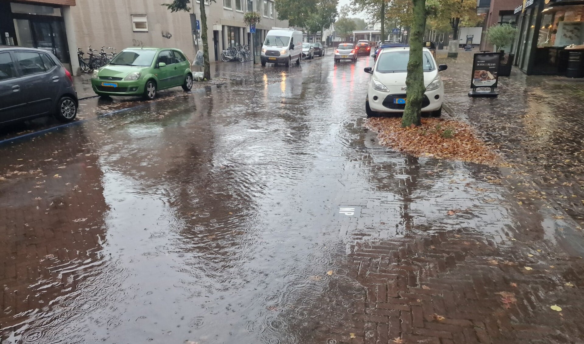Eerste echte regenbui zet centrum onder water - DeMooiSonenBreugelKrant Eerste echte regenbui zet centrum onder water - DeMooiSonenBreugelKrant