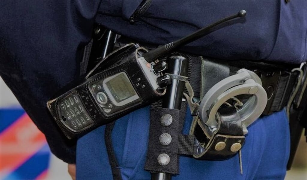 BOA´s krijgen wapenstok, handboeien en bodycam - MaasduinenCentraal de ... BOA´s krijgen wapenstok, handboeien en bodycam - MaasduinenCentraal de ...