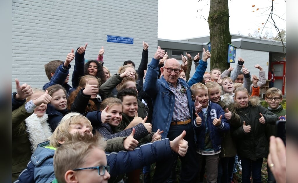 ‘Kleine meneer Henk’ al 40 jaar klusjesman bij De Hobbendonken - Dé ... ‘Kleine meneer Henk’ al 40 jaar klusjesman bij De Hobbendonken - Dé ...