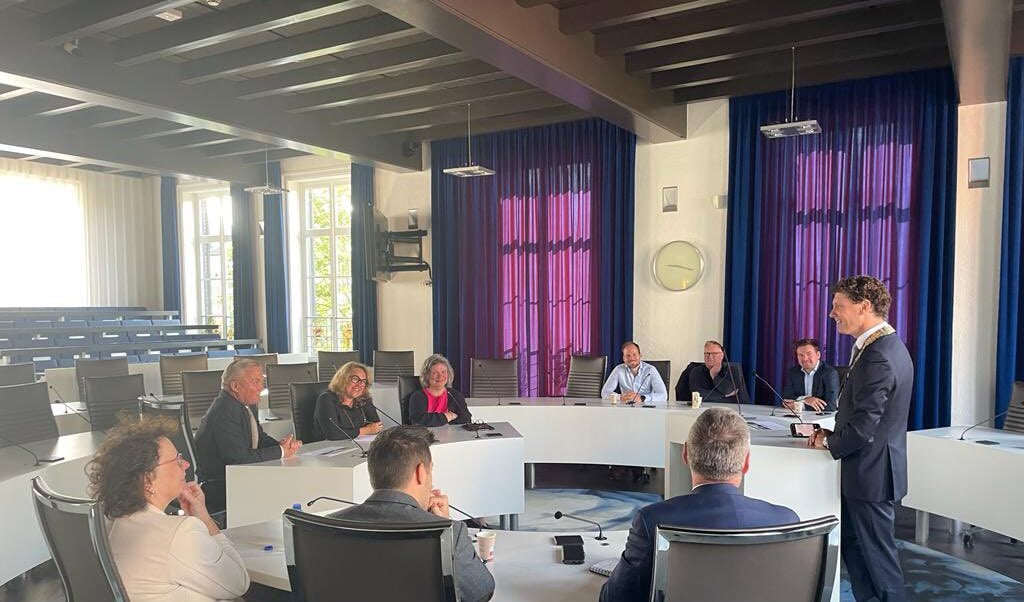 Staatssecretaris Asielzaken Praat Barneveldse Politiek Bij