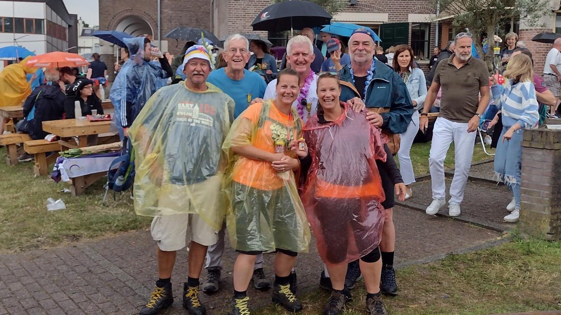 Veenendalers halen de eindstreep bij de Nijmeegse Vierdaagse - Al het ... Veenendalers halen de eindstreep bij de Nijmeegse Vierdaagse - Al het ...