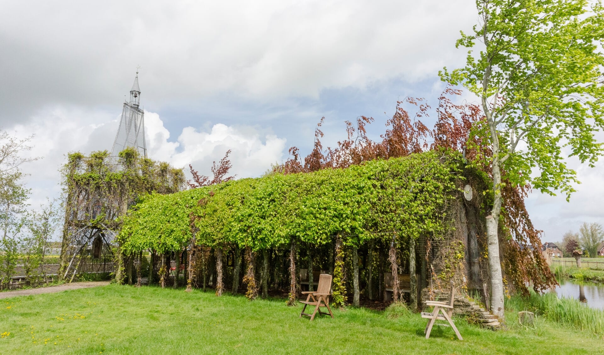 De Groene Kathedraal: een oase van rust en gebed waar twee gescheiden ... De Groene Kathedraal: een oase van rust en gebed waar twee gescheiden ...