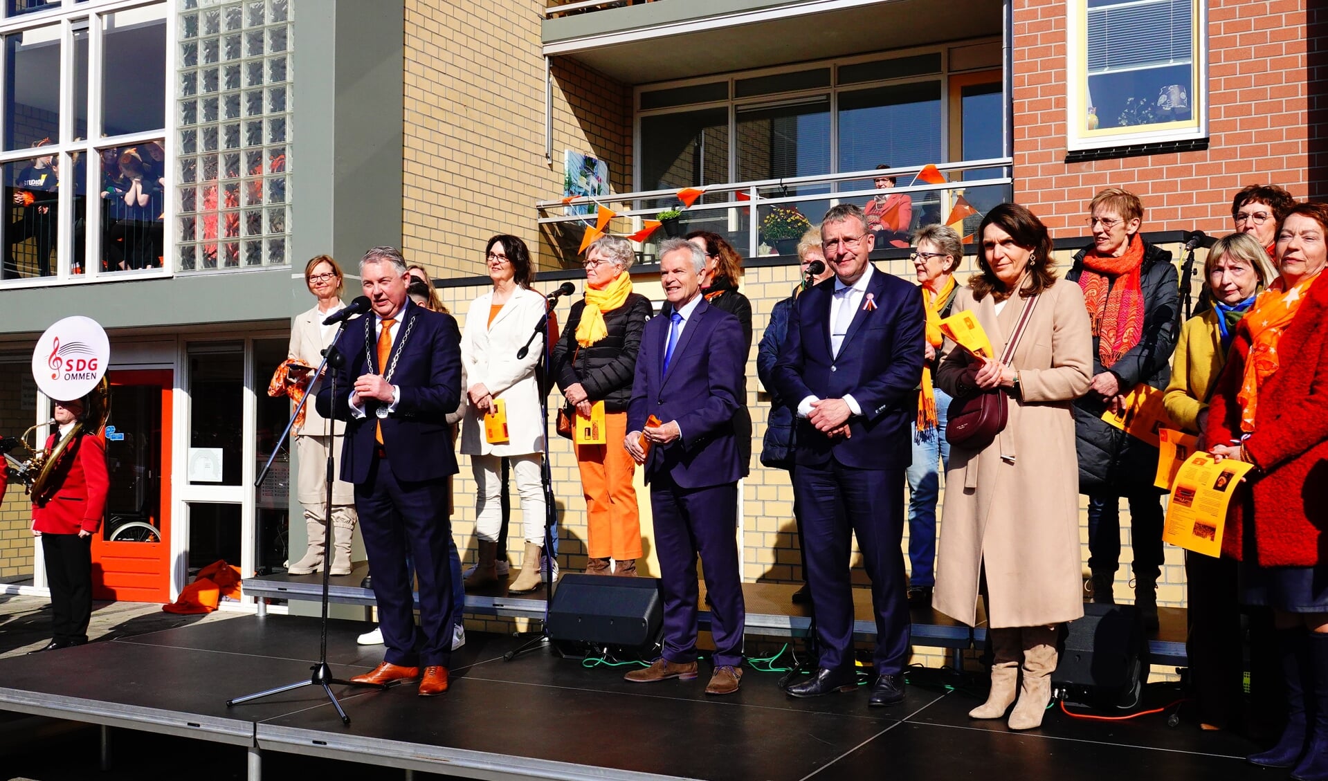 Koningsdag Ommen feestelijk geopend - De Toren Hardenberg Koningsdag Ommen feestelijk geopend - De Toren Hardenberg